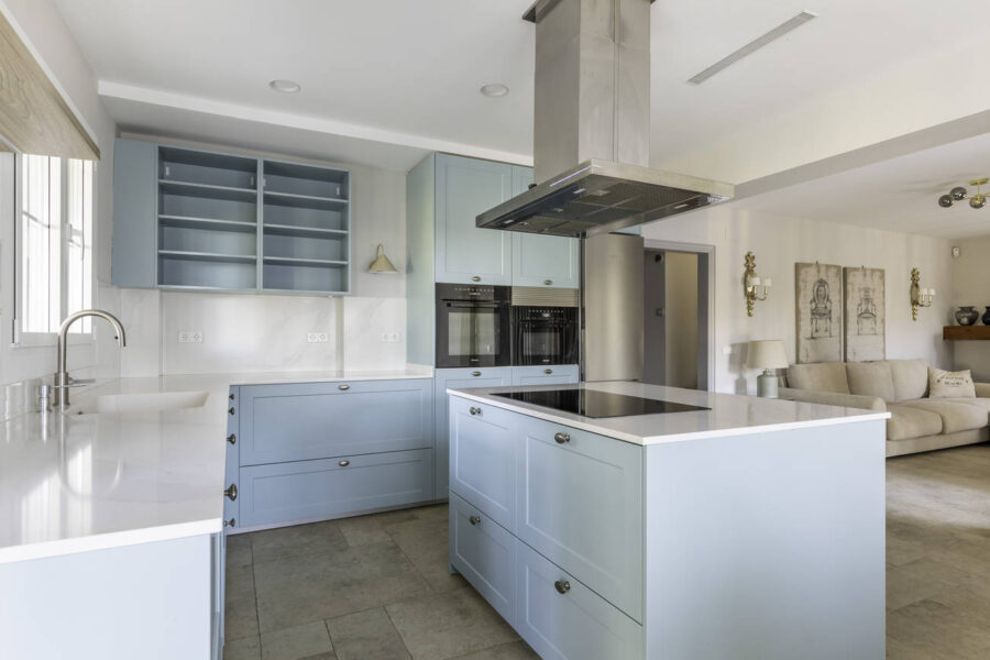 Un proyecto de interiores en la Costa Brava por Eva Cheung de ECM ...