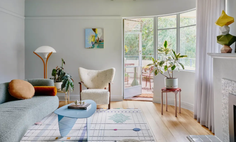 Así Studio Co & Co reformó este piso retro para darle más personalidad